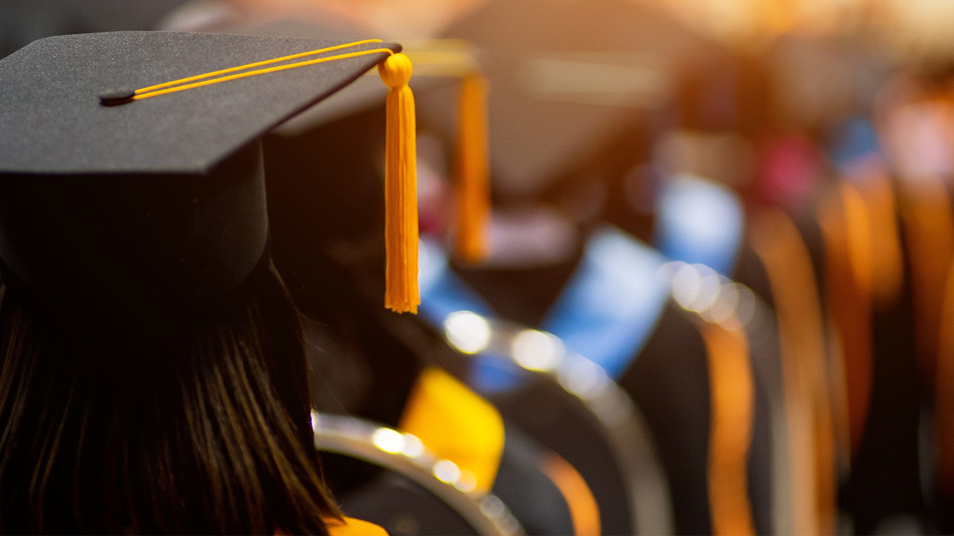 How to Host a Stylish Graduation Party at Home